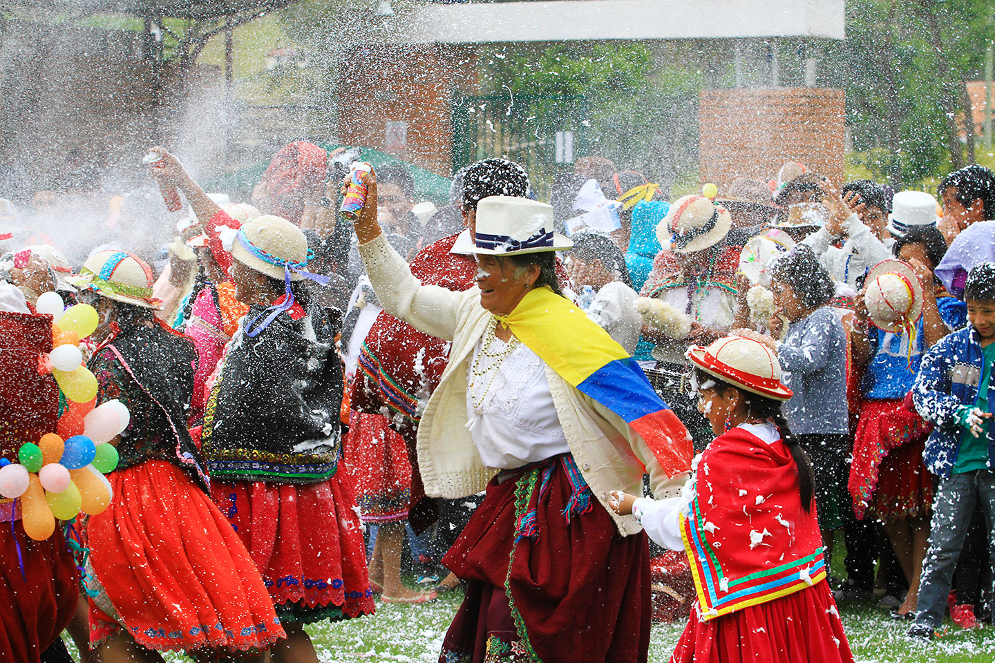 Ecuador carnavalero - La popular fiesta es símbolo cultural | Vistalsur ...